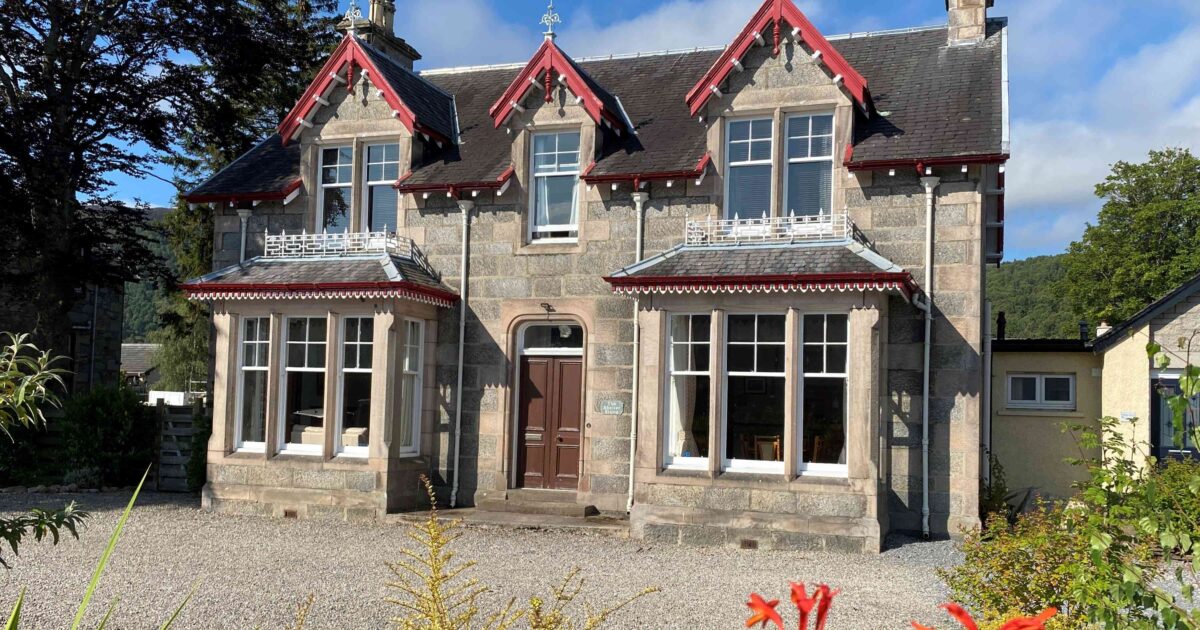 Large traditional holiday house Aviemore